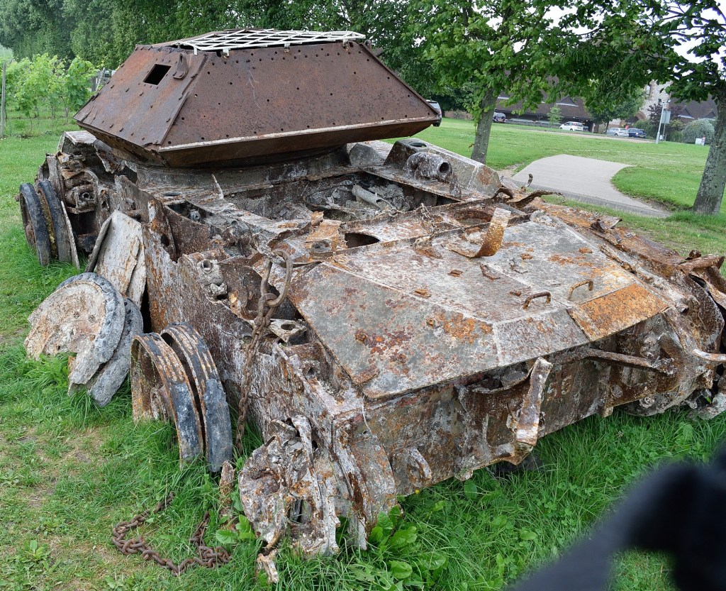 WW2 Treasure Hunters – Episode 3 – Denbies Vineyard – Stephen Taylor ...